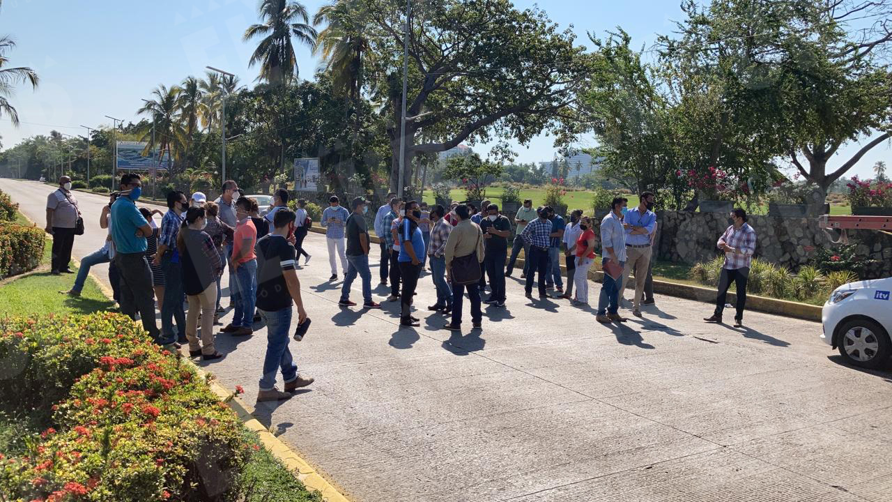 Bloquean trabajadores del ITA en la zona Diamante de Acapulco; piden un ...