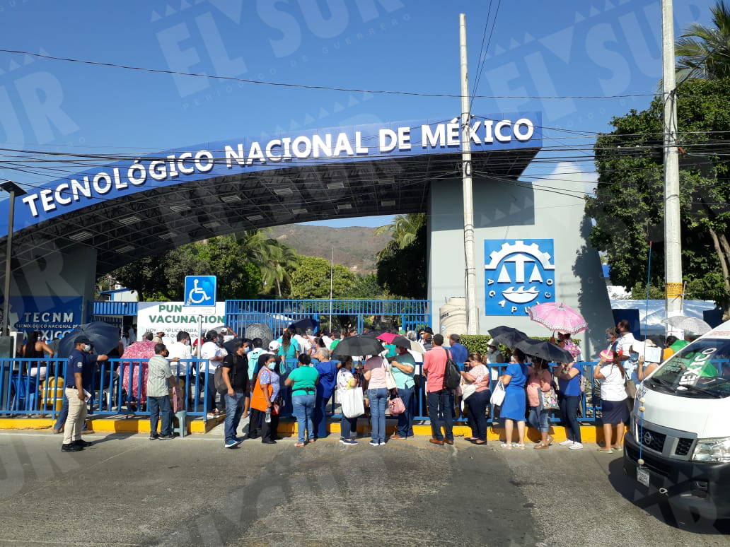 Más de 500 personas esperan para vacunarse en el Tecnológico de ...