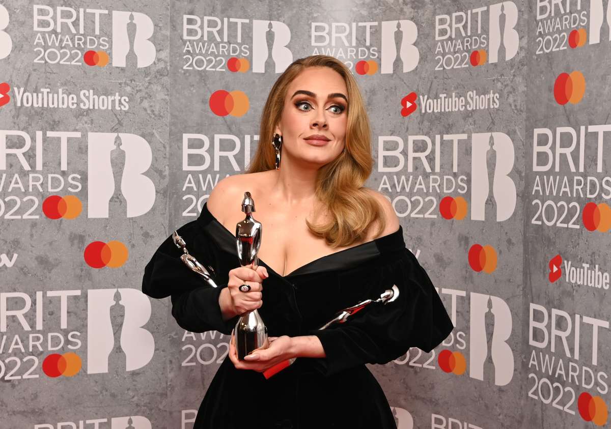 Brilla la cantante Adele en los Brit Awards 2022; se lleva tres premios ...