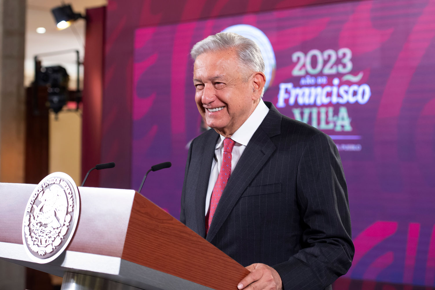 Pronostica AMLO que el PIB de México crecerá hasta un 4% este año - El ...