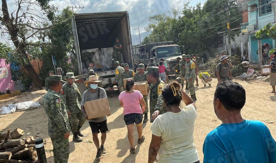 Comienza el Ejército la entrega de despensas en el polideportivo Cici ...