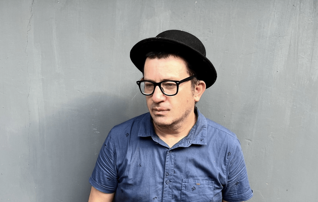 La cultura de la cancelación limita a artistas, dice el autor Alejandro ...