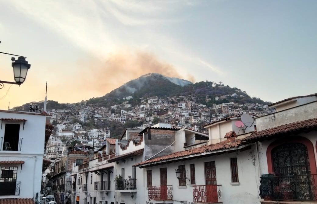 Se queman bosques en los cerros El Atachi y el Huixteco, cerca del ...