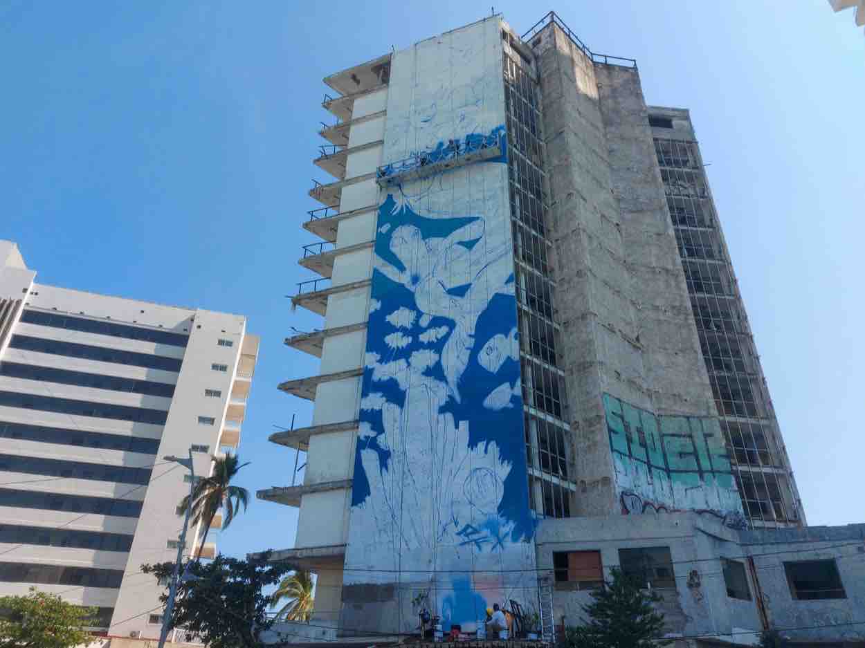 Interviene el artista plástico David de León la fachada del ex hotel ...