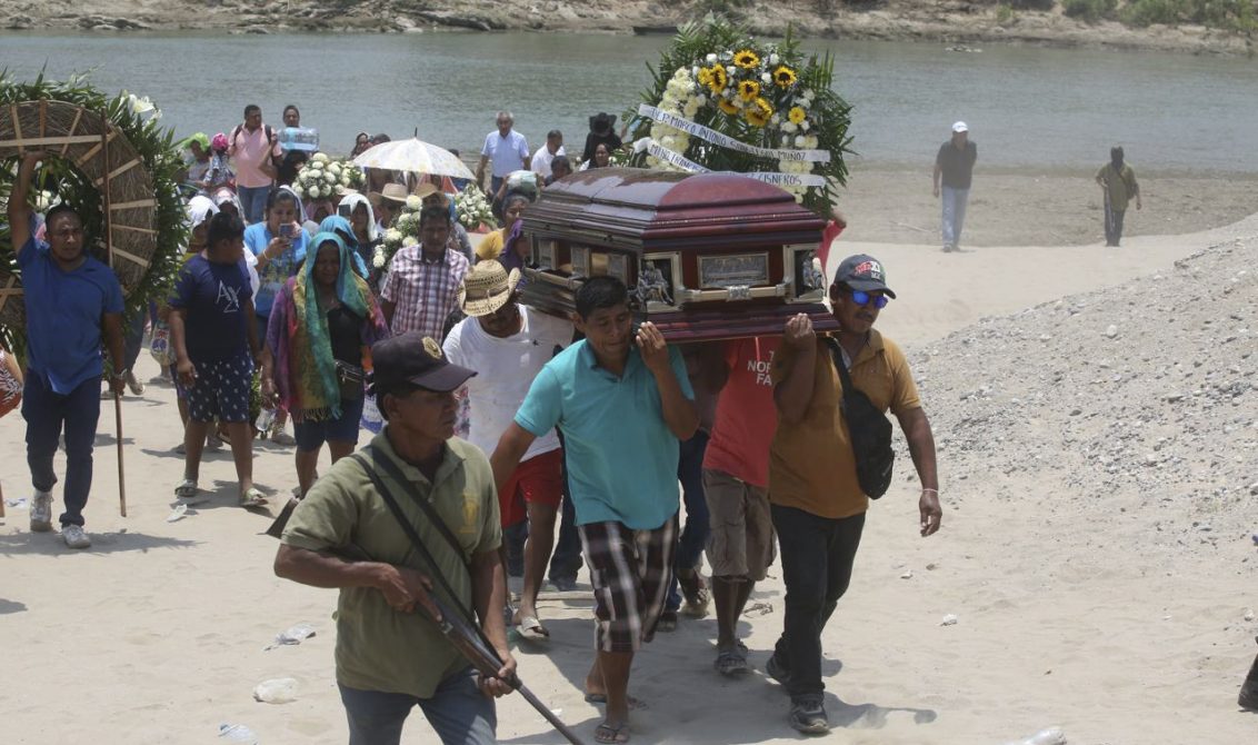 Crónica del sepelio de Suástegui en Cacahuatepec, la comunidad que ...