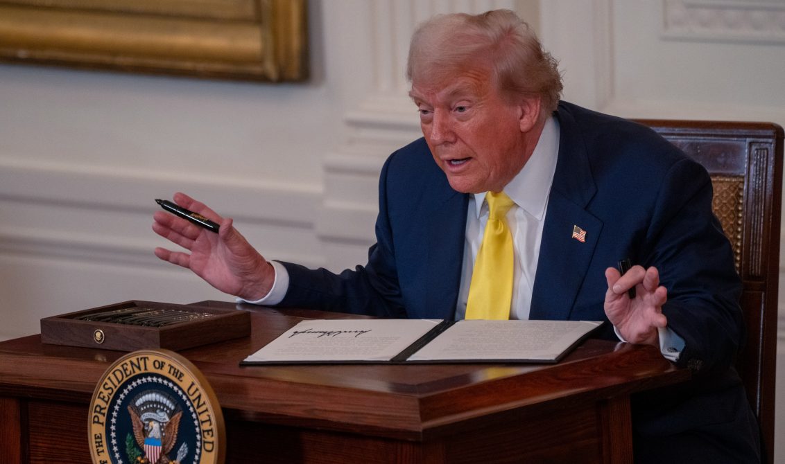 Firma Trump orden para que militares ataquen cárteles: NYT - El Sur ...